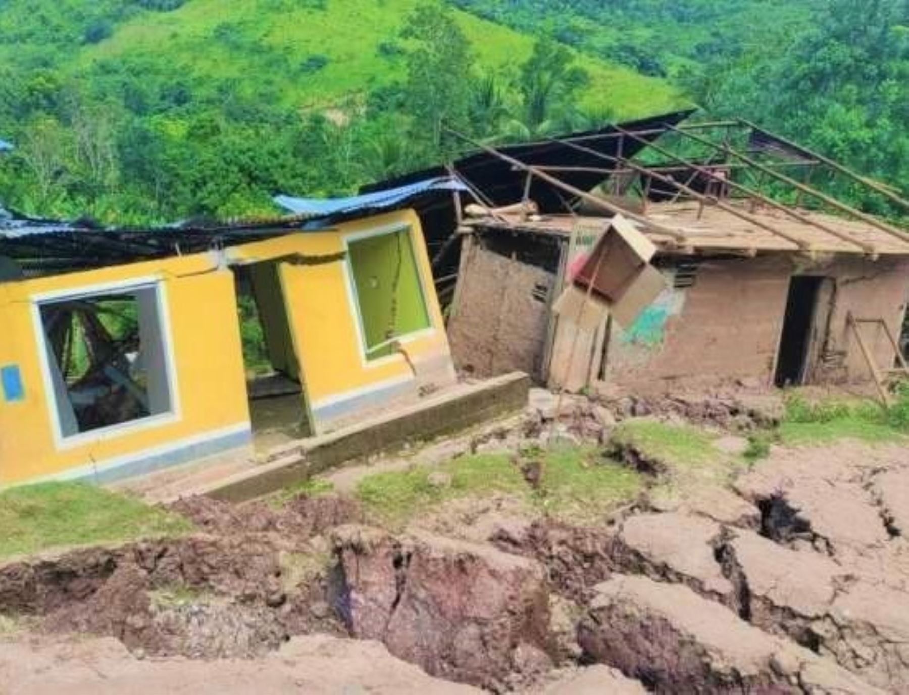 Hundimiento de tierra deja 200 afectados – Diario Ahora